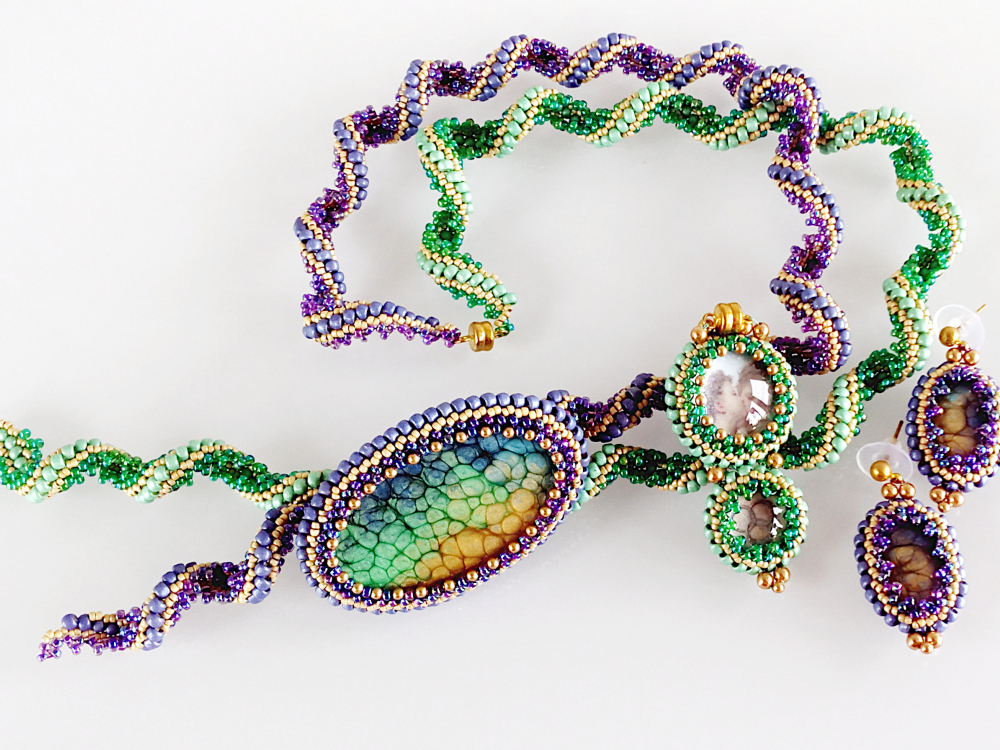 Fandango beaded fan-shaped earrings tutorial by Cath Thomas | Cath ...